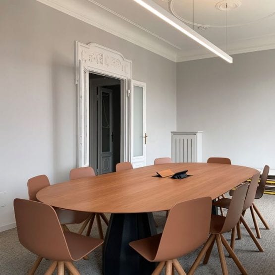 Patricia Urquiola studio | Burin table | Design studio in Milan | Viccarbe